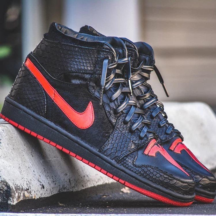 Voici des photos en détail de la Jordan 1 Tesla portée hier par Elon Musk