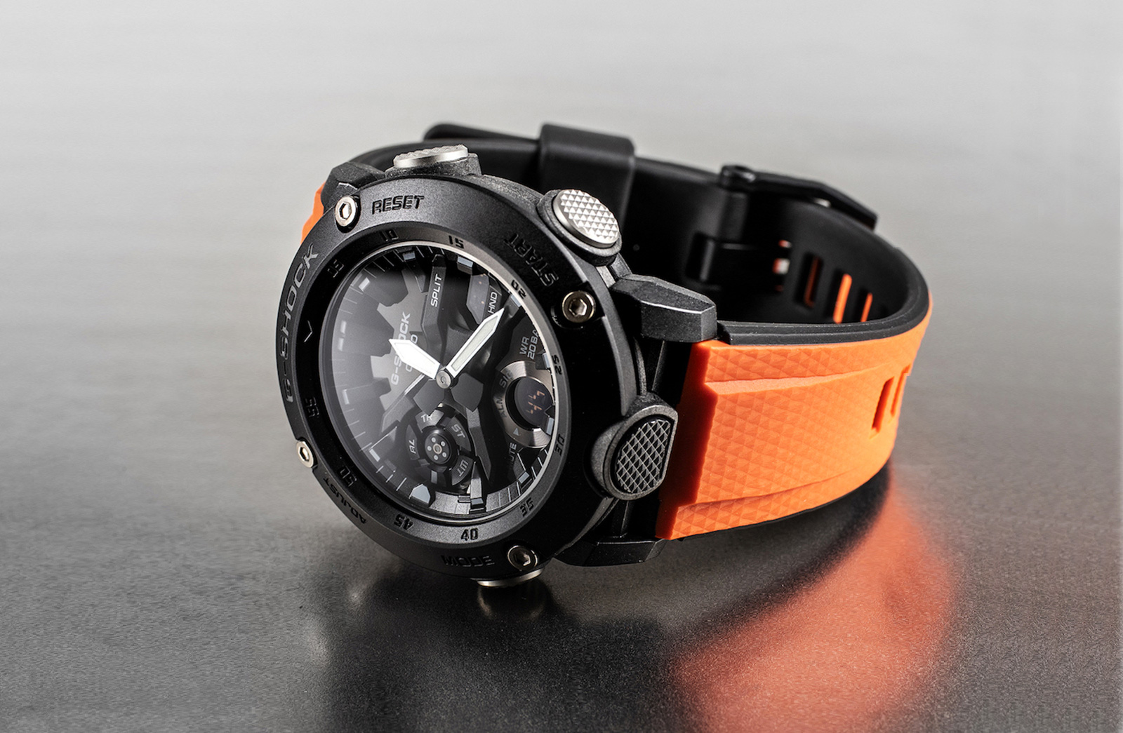 Avec ces bracelets, la G-shock GA-2000 propose 34 possibilités de ...