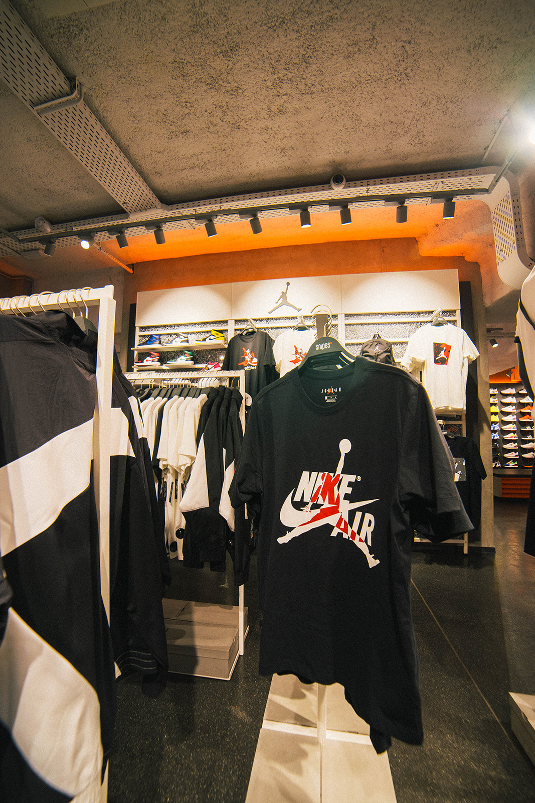 Snipes ouvre un nouveau corner Jordan à Paris avec une paire exclusive ...