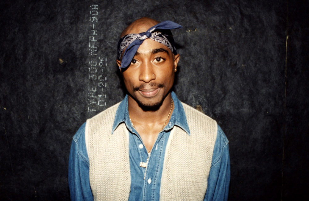 Pour 3500$, vous pouvez vous offrir le vrai bandana de Tupac | WAVE®